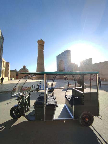 Elektro riksha sotiladi