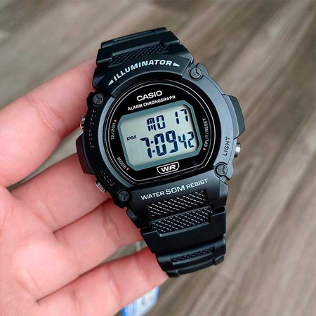 Casio новые, есть скол в стекле корпуса.