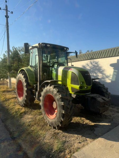 Traktor. Areon 630 c