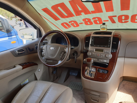 Kia carnival 2011