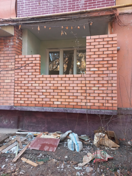 Кладка кирпича на балкон