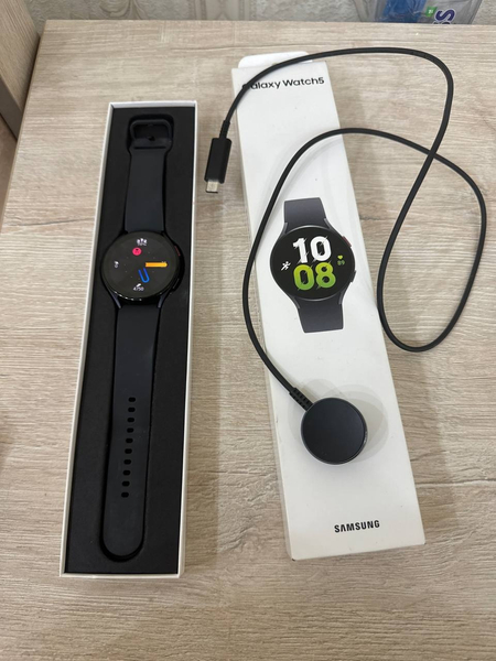 Samsung galaxy watch 5. 44 mm