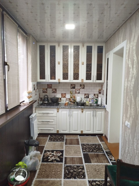 Сдаётся с мебелью 3х комнаты квартира на 3 этаже в районе Регистон