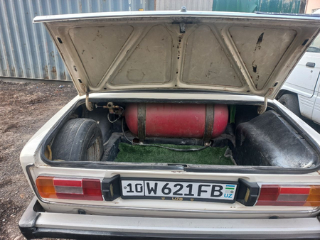 Vaz 2106 sotiladi