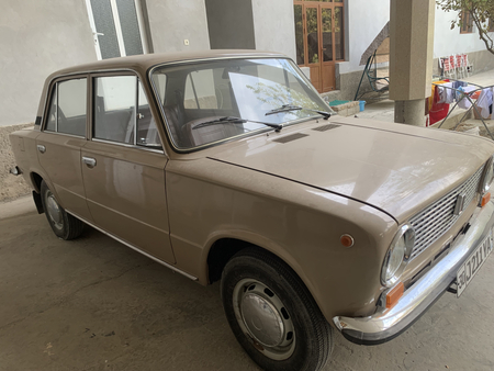 VAZ 21011 yangi holatda turibti kraska radnoy