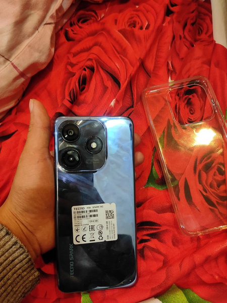 Tecno Spark 10C 128gb 4+4 operativka