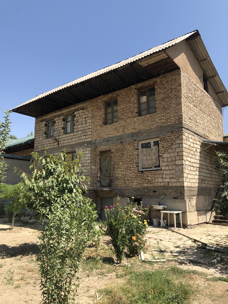 Тайёр ер участкаси (ховли, турар жой) сотилади. Наманган Киргиз база.