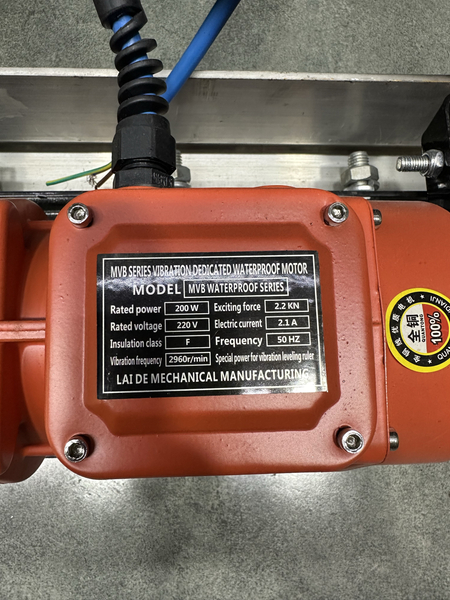 Vibroreka Vibrator elektrichiski dlya betona