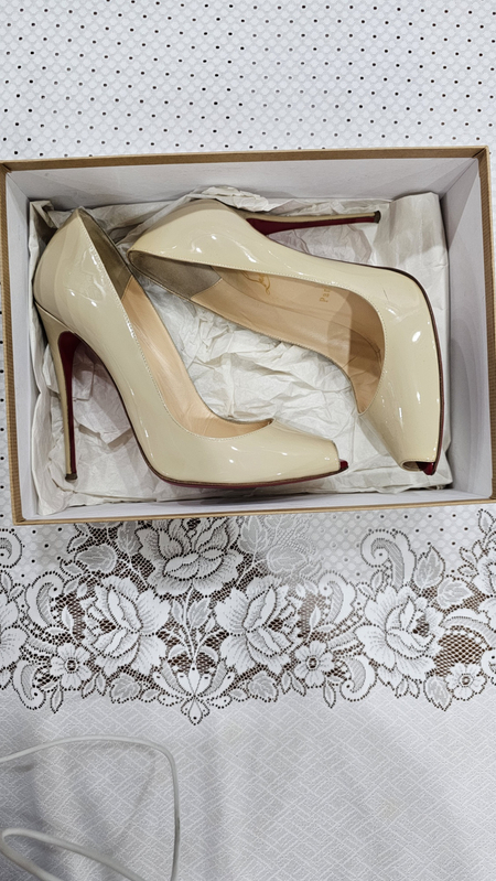 Продам louboutin туфли оригинал!