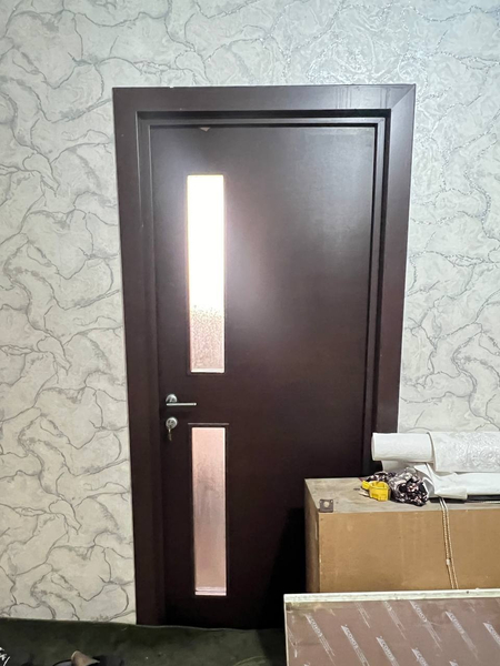 6 ta eshik.  Yaxshi xolati.