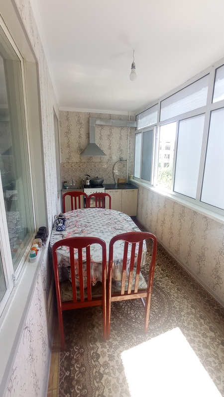 Navoiy shahar markazidan 1xonali uy 2 xonali qilingan sotiladi