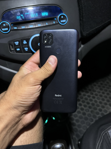 Telefon sotiladi Redmi 9c holati yangi hamma joyyi radnoy karapkasi bo