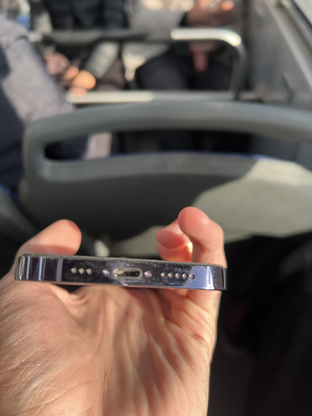 Iphone 14pro kar dak