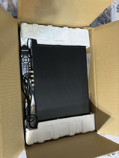 DVD-плеер Samsung DVD-D360K с функцией караоке.