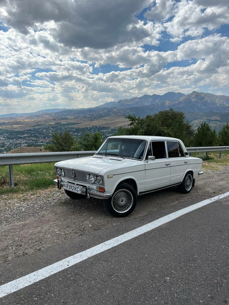 Vaz 2103 sotiladi