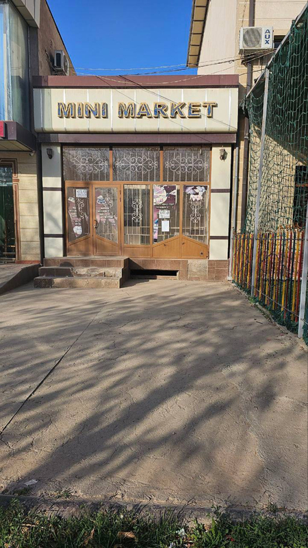 Продаётся коммерческое помещениес подвалом.