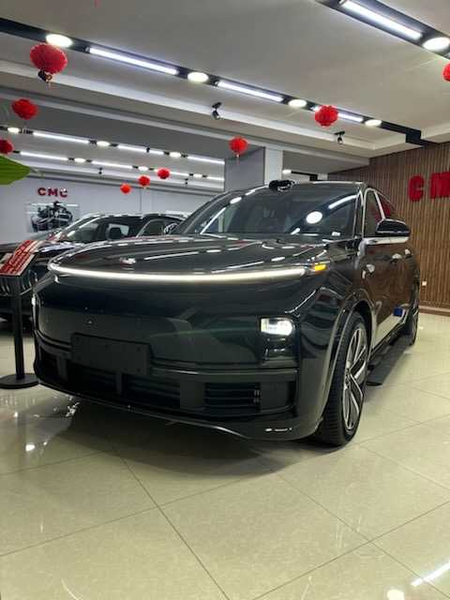 Li Xiang L9 max qora tayyor