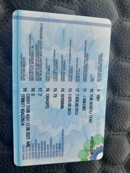 Yengil yuk mashinasi UAZ3303 sotiladi