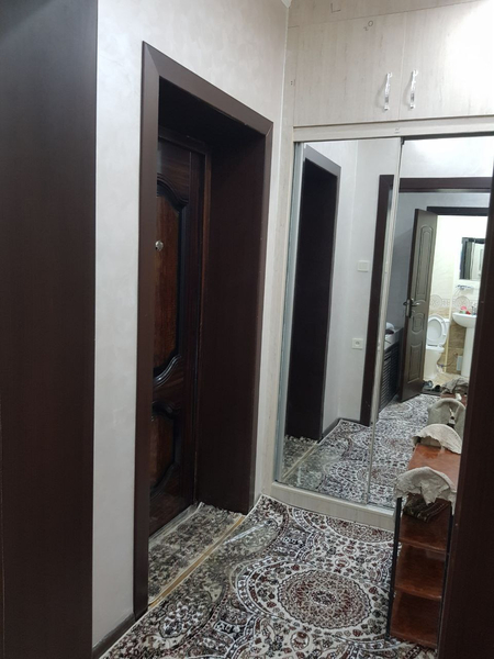 Продается 1 переделанная в 2 х комнатную квартира Юнусабаде 2