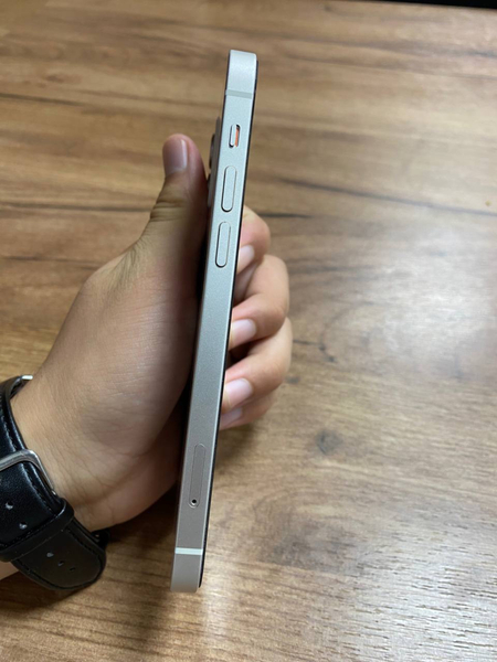 iPhone 12 B/U. Apple