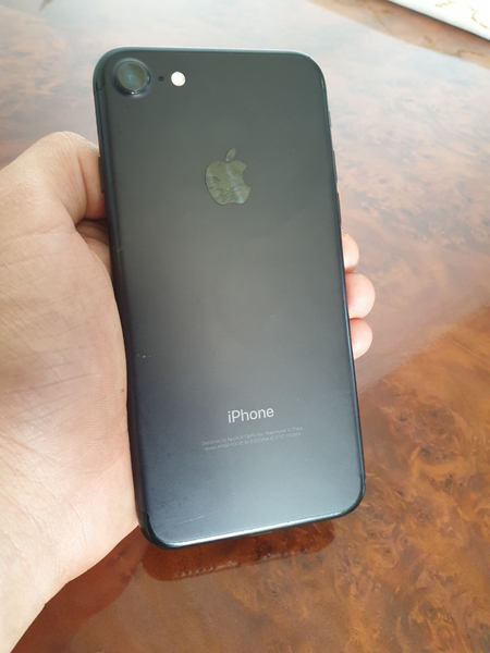 Iphone 7  garangiya blan