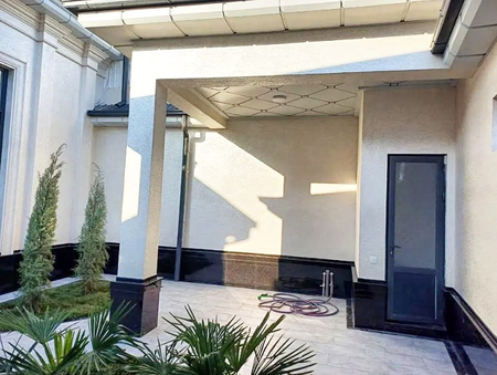 Yunusobod Uchqaxramon postidan 1,5 km 2,5 sotix 4 xona bank orqali