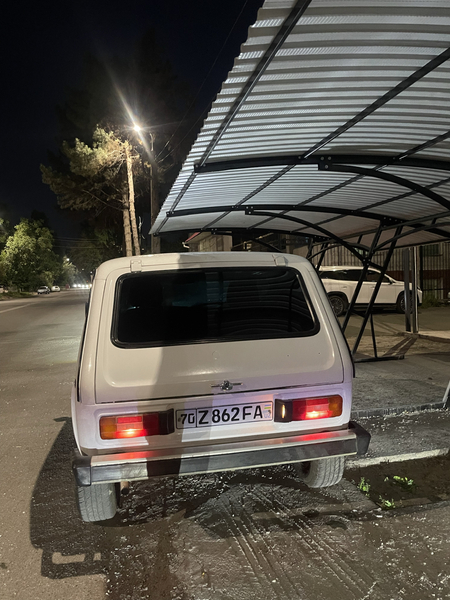 Lada Niva 1978 yil Bi led fara magicar 906 pult pioneer mginrafon kalo