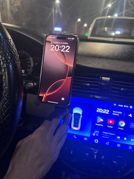 Avtomobil uchun magnitli holder