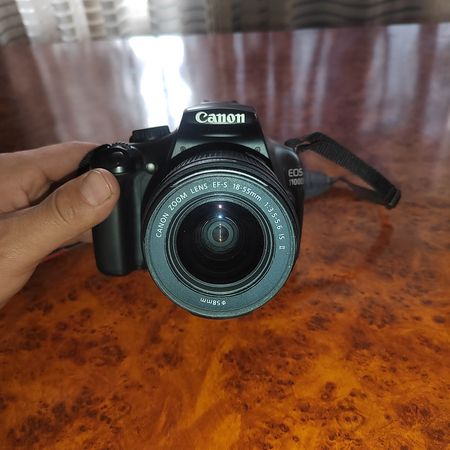 canon EOS1100D...