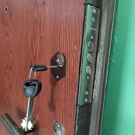 Замки для дверей и установка кодивый замки