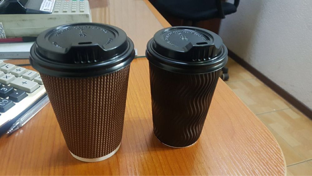 Одноразовая стакань для кофе