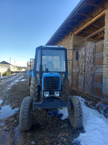 Traktor sotiladi