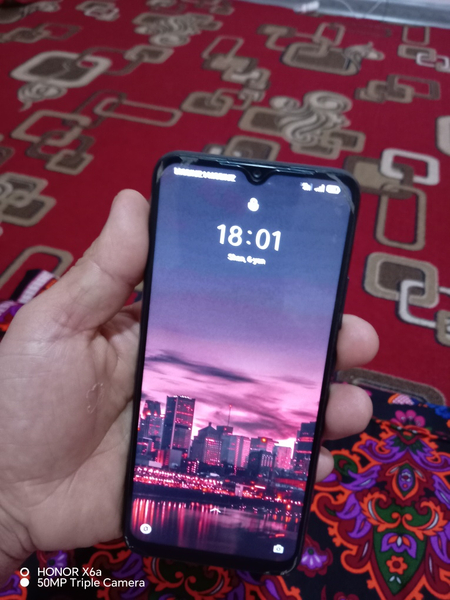 Realme narzo 30 A hotira 32 B v  barter varyanti ham bor