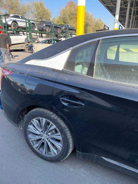 Hongqi E-QM5 450KM