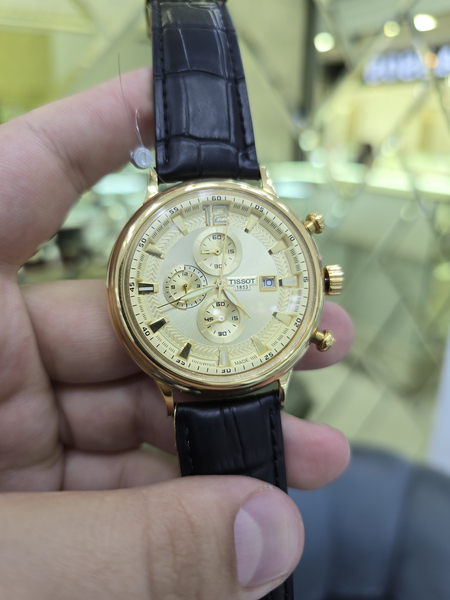 Продам Золотые часы Tissot в крупном диаметре.
Золото 750 пробы