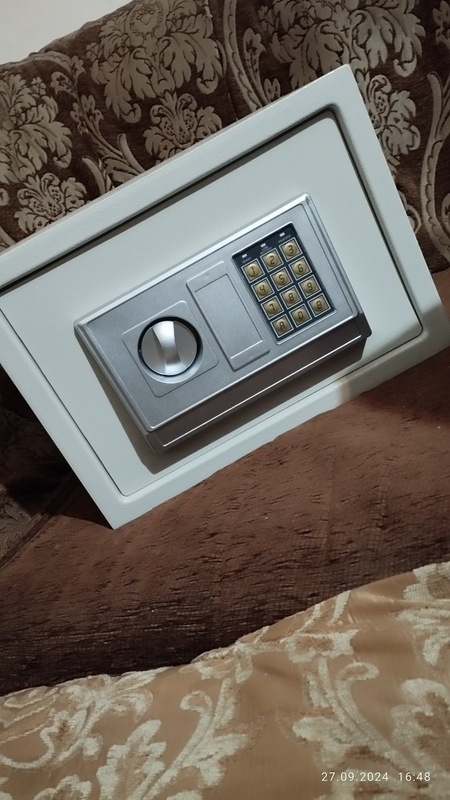 Elektronniy seyf bejiviy rangi bor