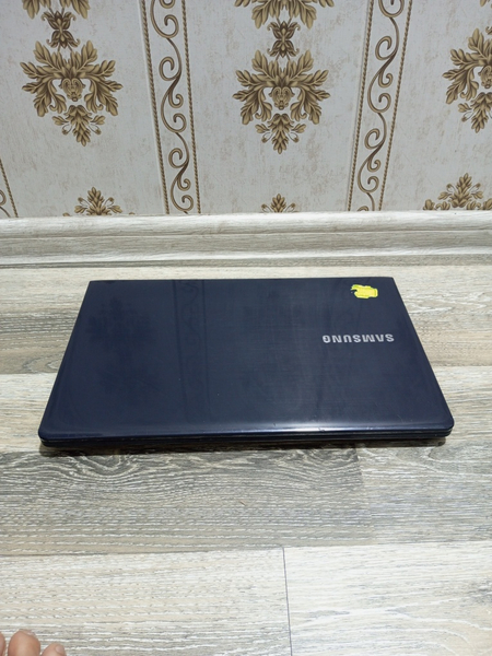 Samsung intel celeron 4/500gb