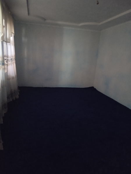 Vagzal xududida joylashgan xovli sotladi 3 xona  10 maktab orqasi
