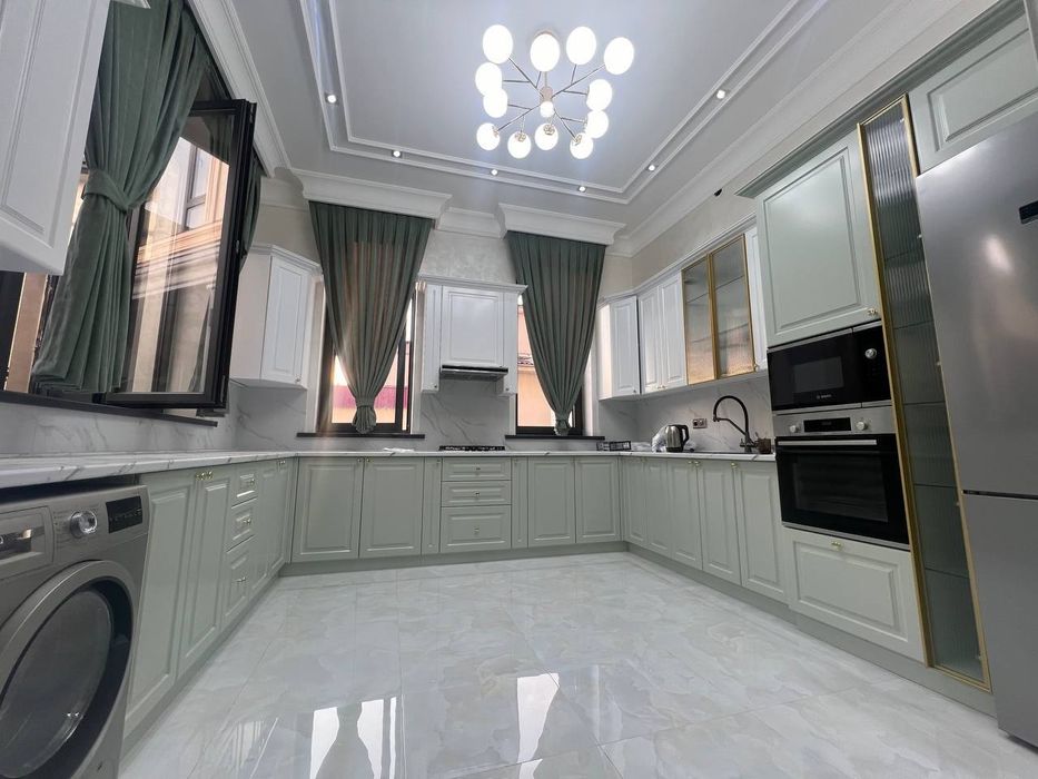 Евро Котежд. Ц-5. ор: Минор метро. Фасад 10 м. 5 комната. 4 санузла.