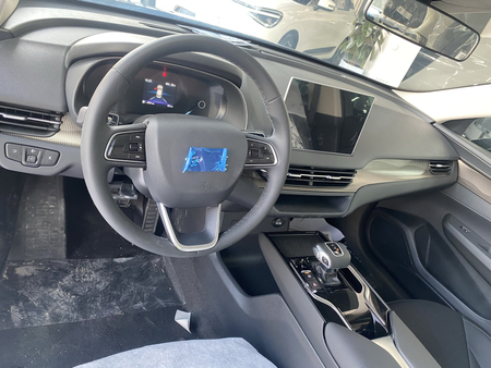 Hongqi EQM 5 ev 2025 kuzov Mashinani 1 kunda xarid qiling