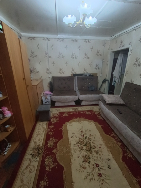 Продается своя 2 комнатная квартира на 1 этоже 2 этажного дома  спутни