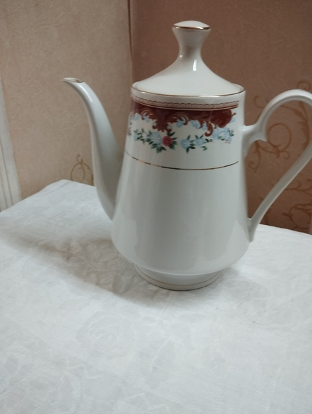 Этажерка для фруктов и чайник