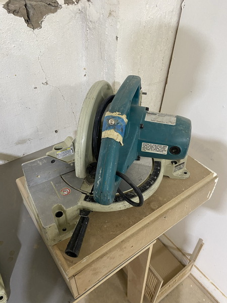 Продаю углорез makita