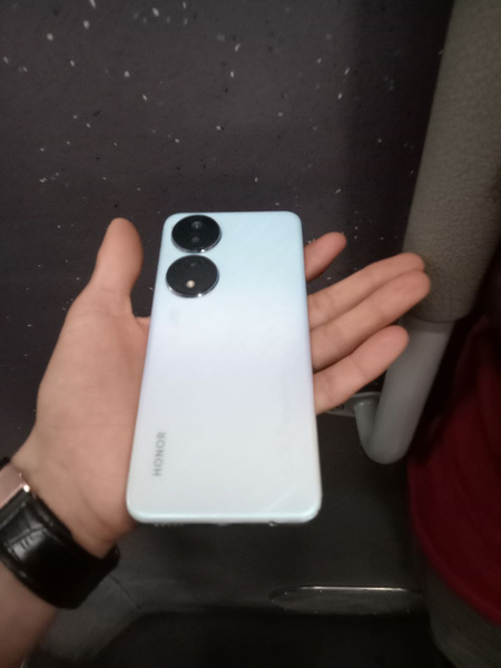 Xonor X7b sotiladi 128 gb holat yaxshi