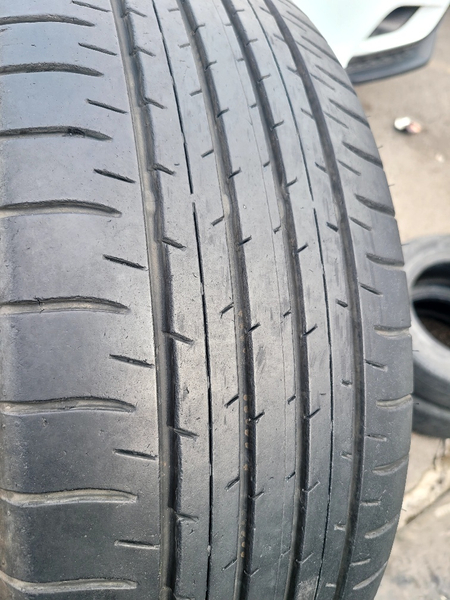 235.55.R19. DUNLOP SPORT..