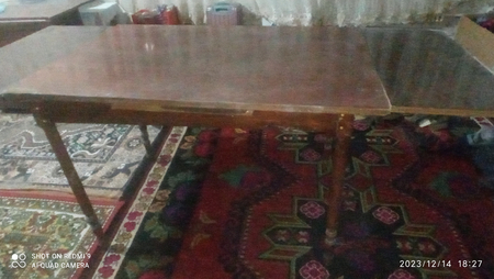 Стол сотилади арзон нархда срочна