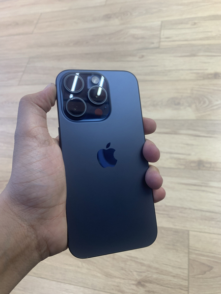 Iphone 15 pro 128gb 90%akum