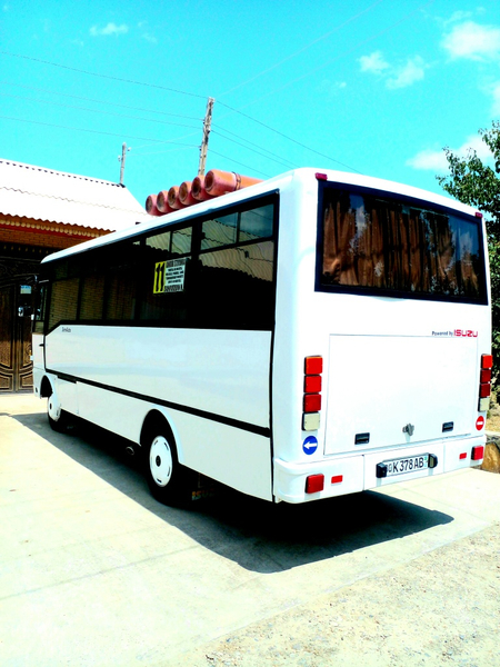 Isuzu avtobus sotiladi