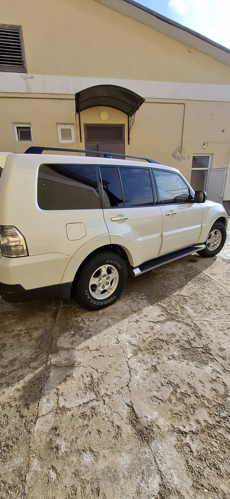 Продаётся  MITSUBISHI Pajero