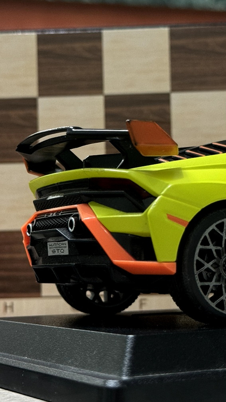 Lamborghini Huracan STO ORIGINAL 1:24